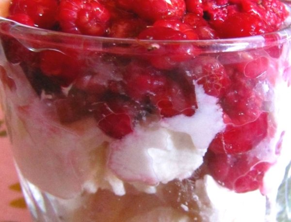 Recette Verrines aux fruits rouges et meringue - Pagawa Cuisine